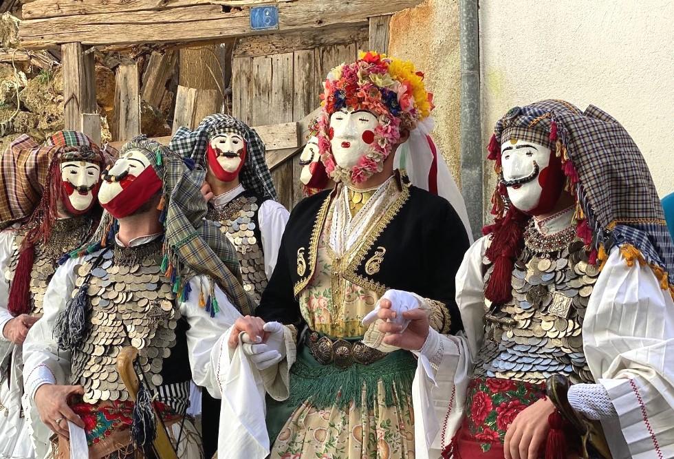ΝΑΟΥΣΑ “Έθιμο Γενίτσαροι και Μπούλες” – ΤΥΡΝΑΒΟΣ ” Έθιμο Μπουρανί ...
